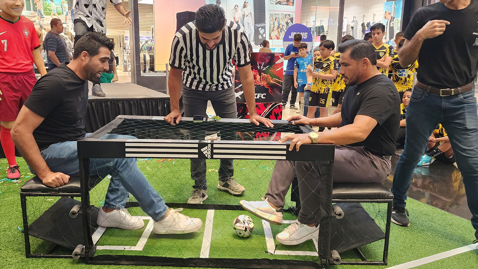 Los goles y la diversión regresan al torneo de fulbito de mesa de ...